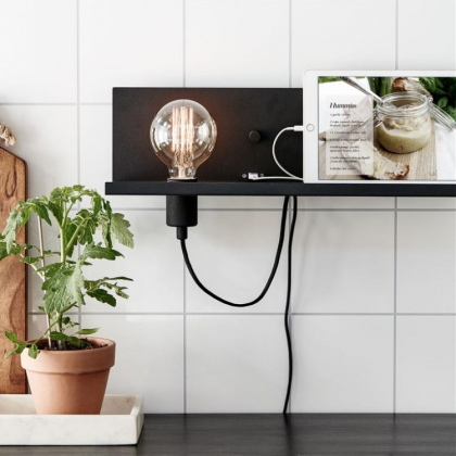 Hylde med lampeholder, lysdæmper og USB | SmartaSaker